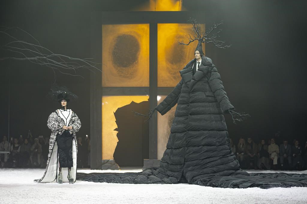 Thom Browne closes out NY Fashion Week with a black-and-white flourish ...