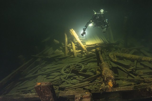 Sunken treasure: Is the champagne nestled in a 19th-century shipwreck ...