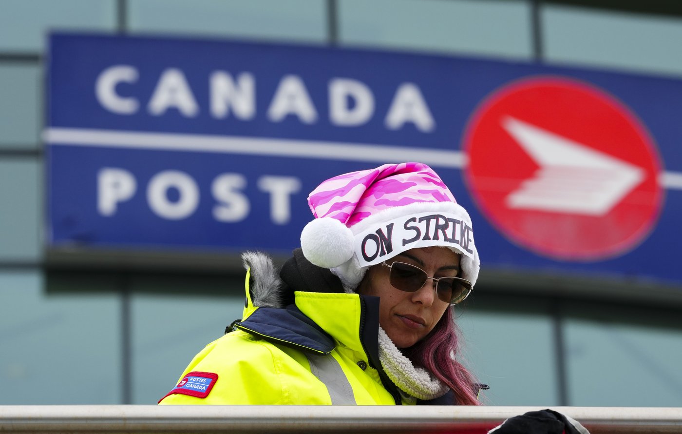 Labour minister says Ottawa will remain on sideline as postal strike ...