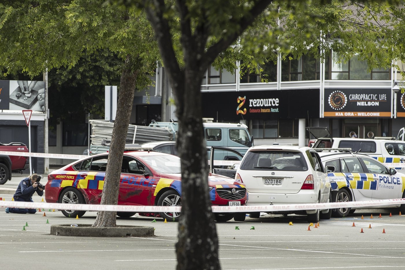 Driver runs down 2 New Zealand police officers, killing 1