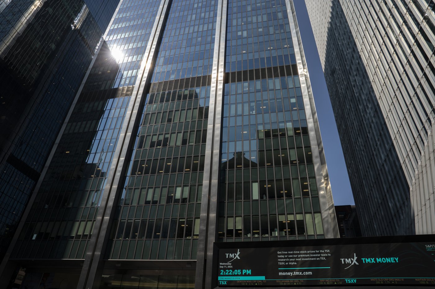 S&P/TSX composite down more than 150 points, U.S. stock markets mixed
