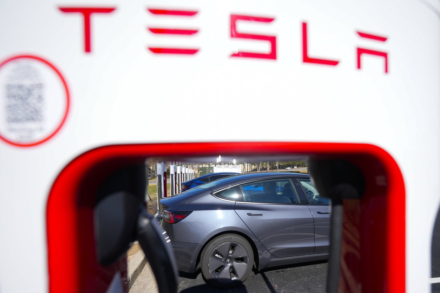 Woman suspected in vandalism of Colorado Tesla dealership with Molotov ...