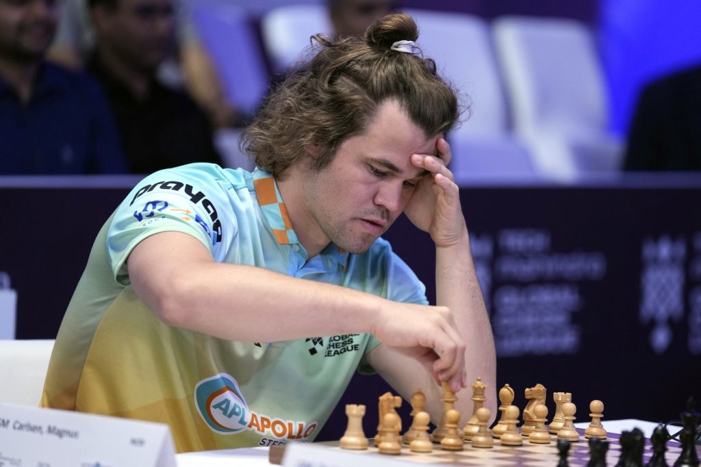 Chess grandmaster Magnus Carlsen broke a dress code with jeans. Now he ...