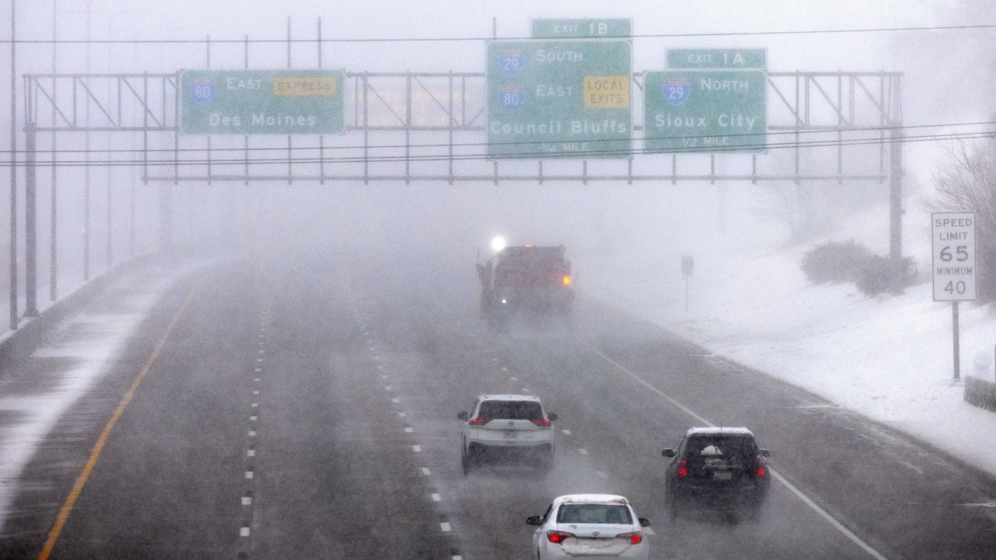 Blizzard conditions hit the Midwest while wildfires and tornadoes ...