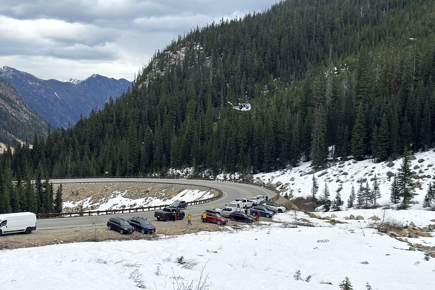 Climber who survived 400-foot fall that killed 3 others was unconscious ...