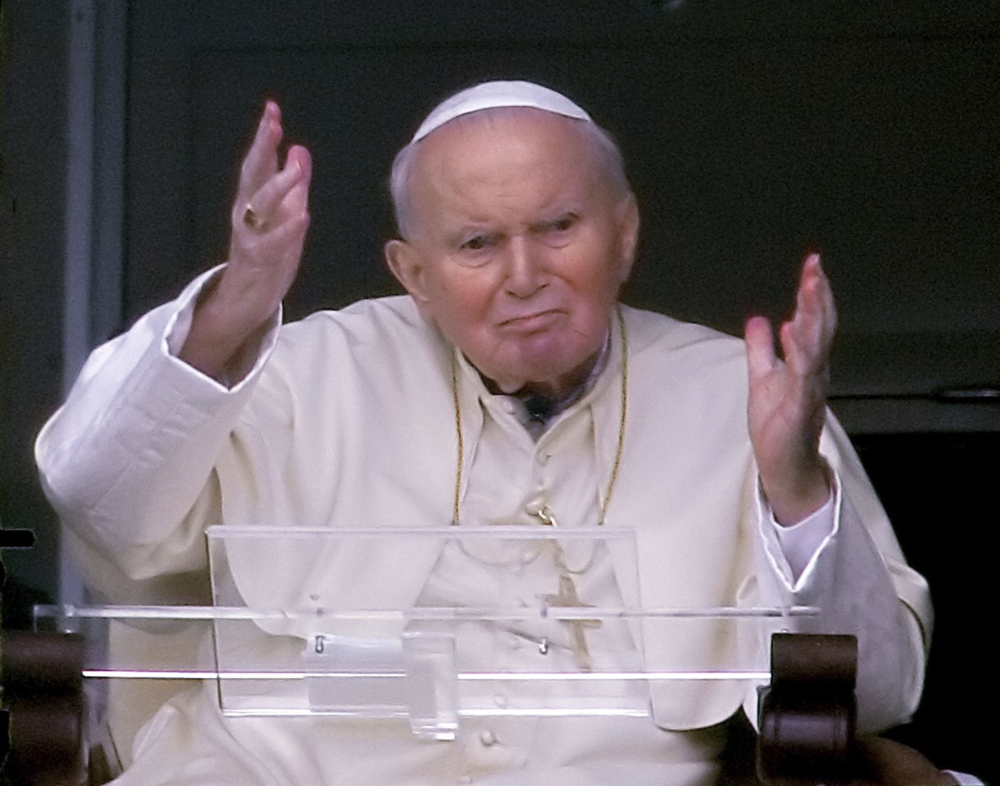What is the traditional Sunday blessing that popes deliver in St. Peter ...