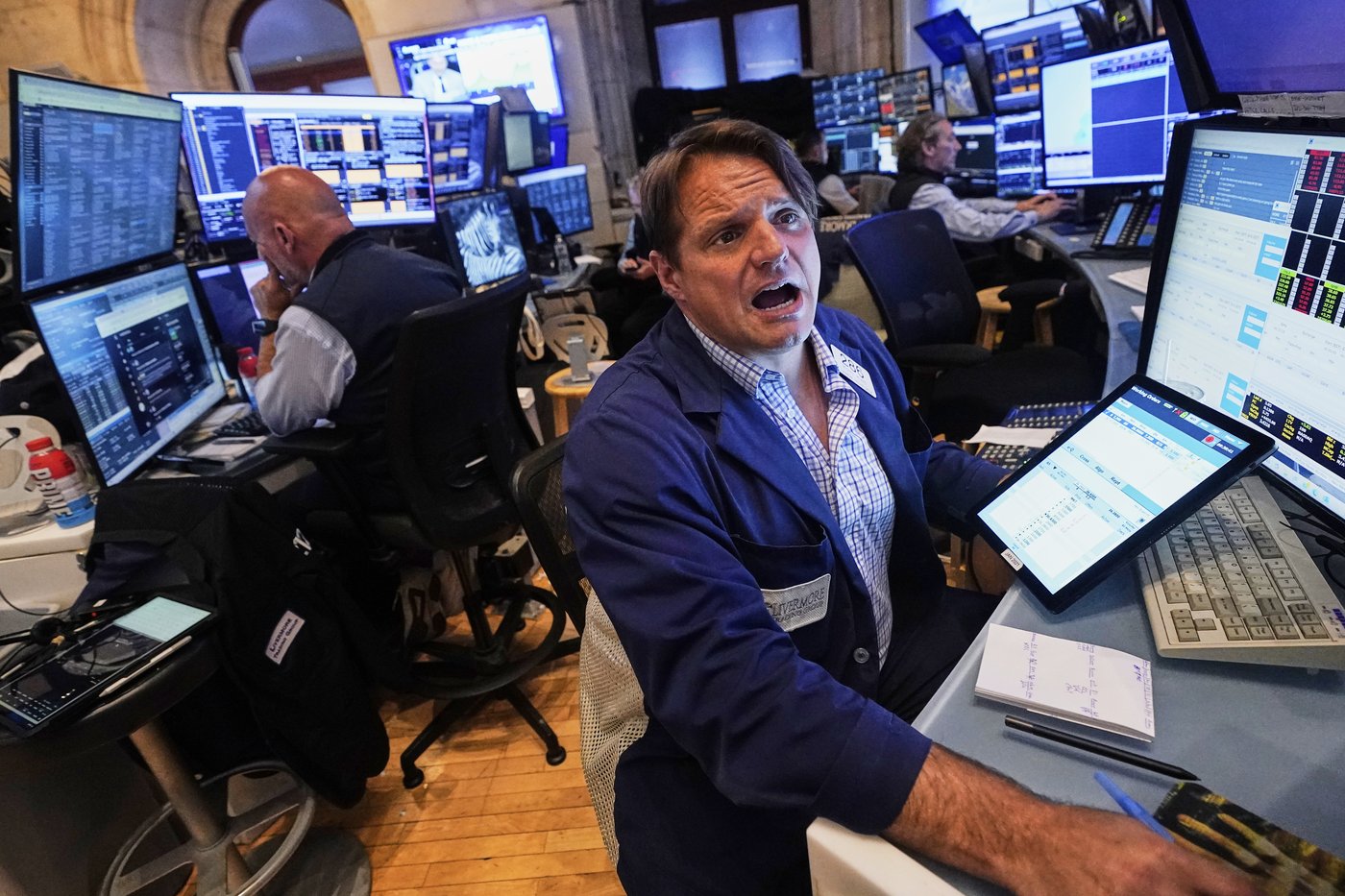 S&P/TSX composite finishes higher on Monday, U.S. markets also rise