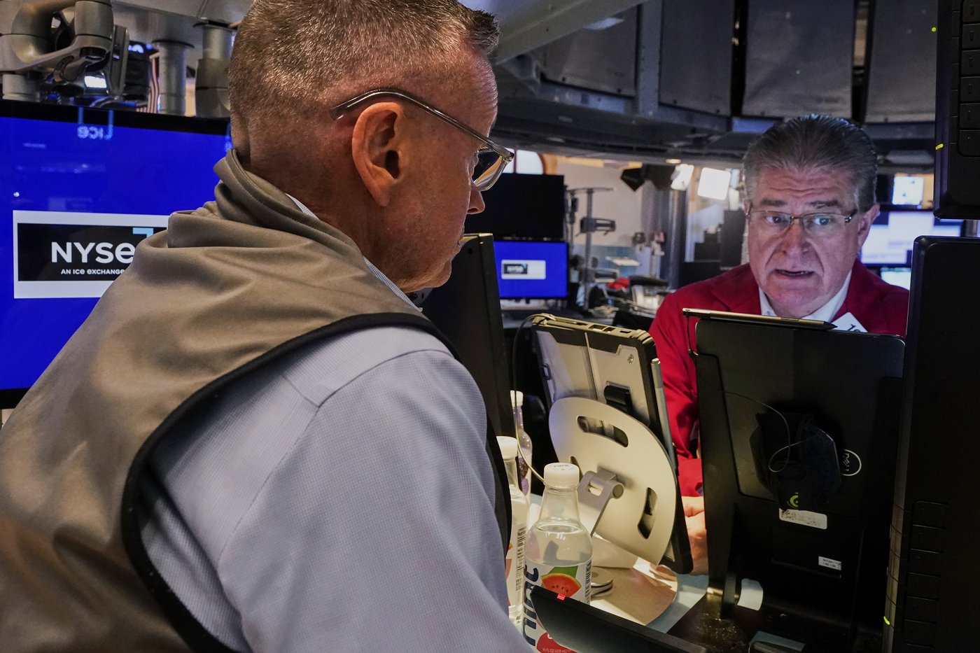 Wall Street ticks up to another record as GM and others show how ...